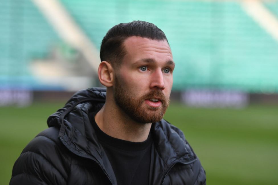 Boyle returns for Hibs in Blackpool - BBC Sport