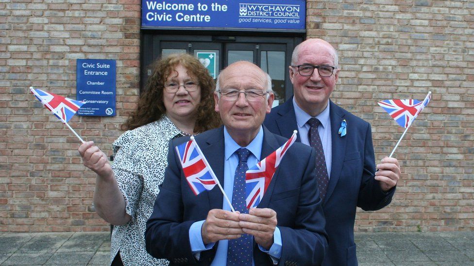 Wychavon council reveals £30k fund for coronation celebrations - BBC News