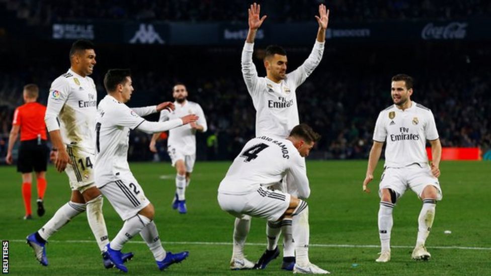 Real Madrid earn late win at Real Betis - BBC Sport