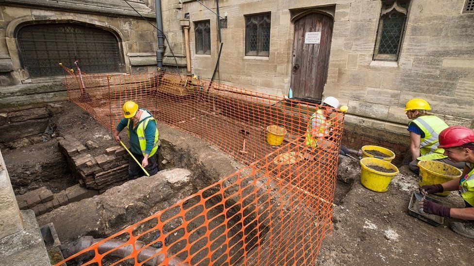 Hull Minster: Archaeological dig begins ahead of renovation - BBC News