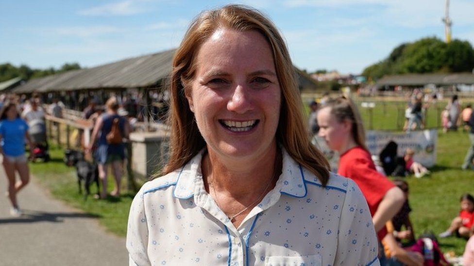 Virginia Crosbie 'heb dorri cod ymddygiad ASau' - ymchwiliad - BBC ...