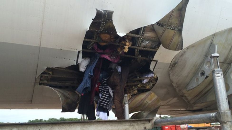 Aircraft 'bomb bag' limits on board explosion impact - BBC News