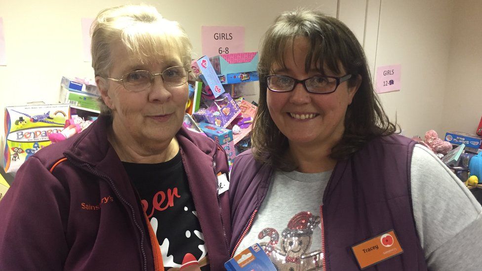 Charity provides Christmas toys for 500 Pembrokeshire children - BBC News