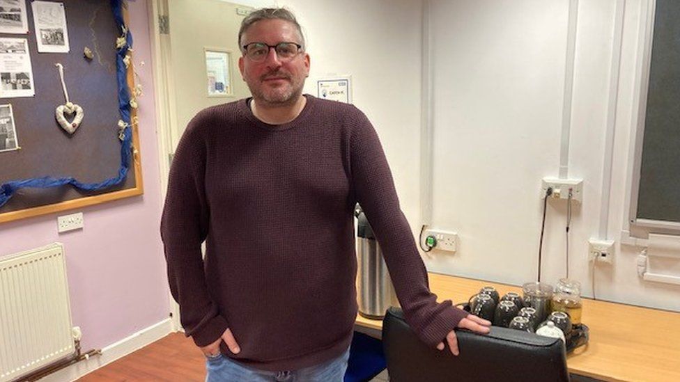 People at new Coventry warm bank 'terrified' over money - BBC News