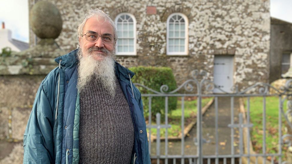 Galw am ganslo cynllun i godi gorsaf radar yn Sir Benfro - BBC Cymru Fyw