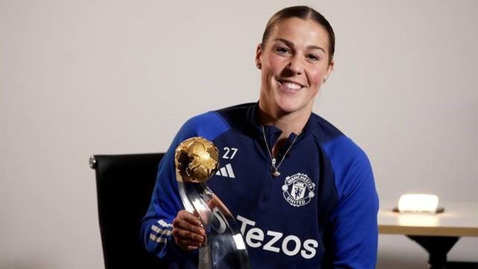 Mary Earps named BBC Women's Footballer of the Year - BBC Newsround