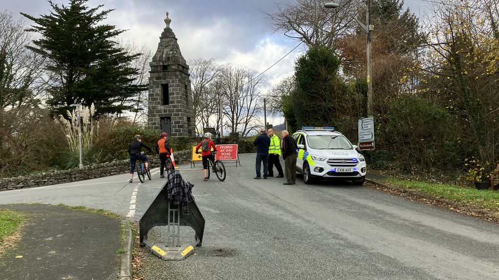 Canfod pedwar corff wrth chwilio am ddynion ifanc ar goll - BBC Cymru Fyw