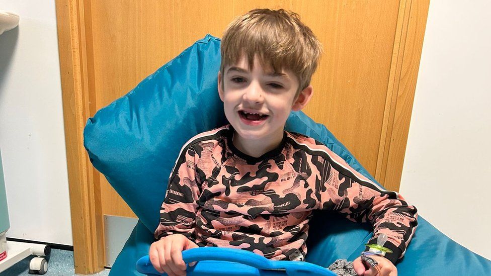 Hospices: Rise in demand for children's palliative care expected - BBC News