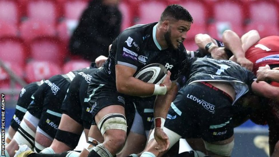 Ethan Roots: Flanker signs permanent Ospreys deal - BBC Sport