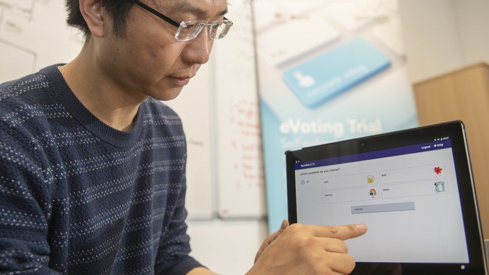 E-voting by touch-screen trialled in local elections - BBC News