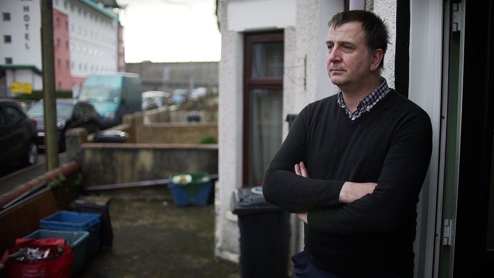 Has the pandemic pushed Wales and England further apart? - BBC News