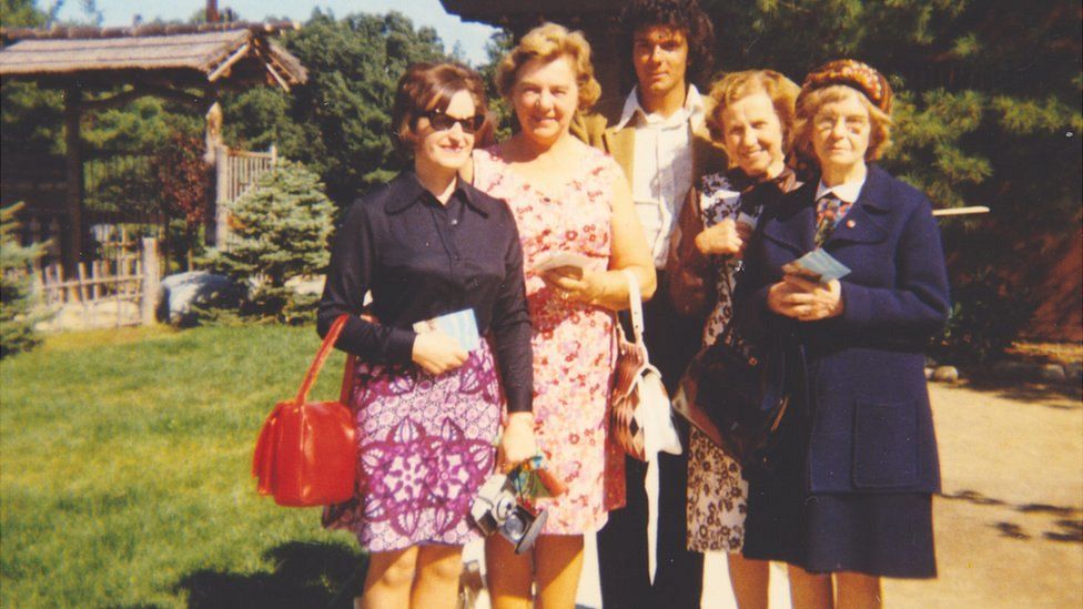 Llio Rhydderch, y delynores draddodiadol sy'n 'athrylith arallfydol ...