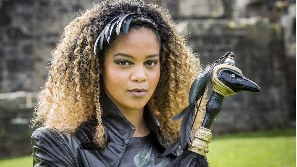 Amputee schoolgirl is among contestants on new series of Raven - BBC News
