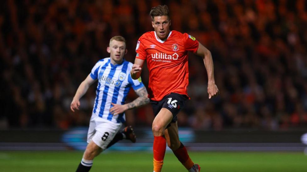 Luton Town: Reece Burke extends Hatters contract - BBC Sport