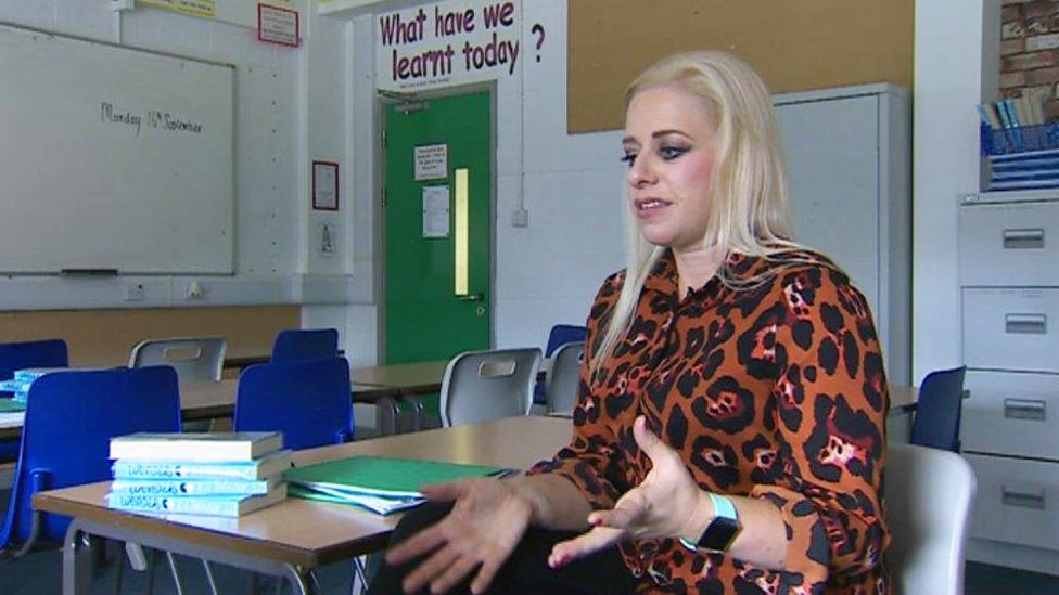 Education: Underachieving schoolboys 'must be a priority' - BBC News