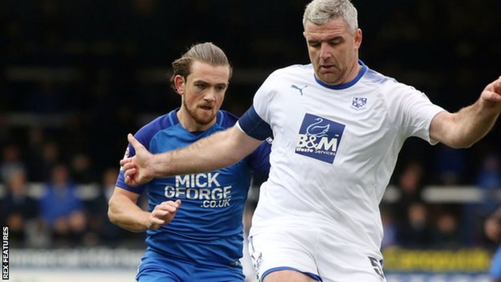 Steve McNulty: Tranmere captain signs new one-year deal - BBC Sport