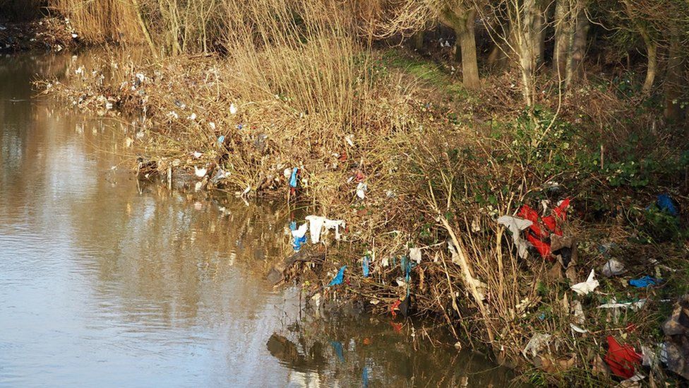 Leicester: Floods leave river 'festooned' with litter - BBC News