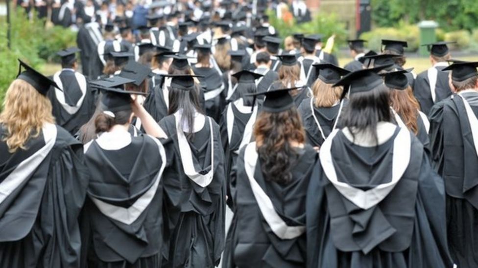 Women take record number of university places - BBC News