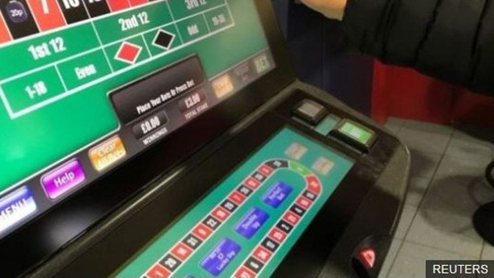 Gambling addiction: Calls to helpline see 30% increase - BBC News