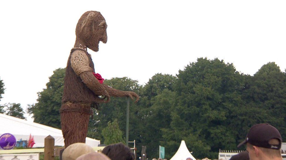 The BFG: Ruby Barnhill opens garden at RHS Tatton - BBC News