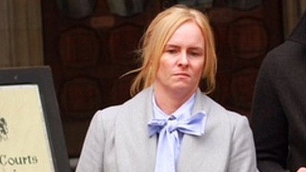 Desk-fall Essex Police detective 'exaggerated' injury - BBC News