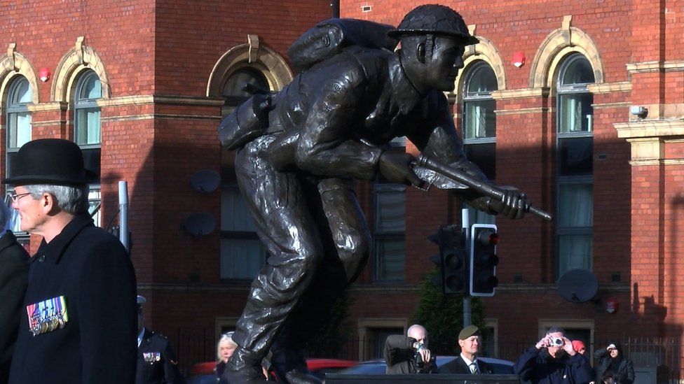 Statue to Middlesbrough VC hero Stan Hollis unveiled - BBC News