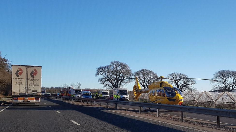 Mini bus driver killed in crash with HGV on A90 in Perthshire - BBC News