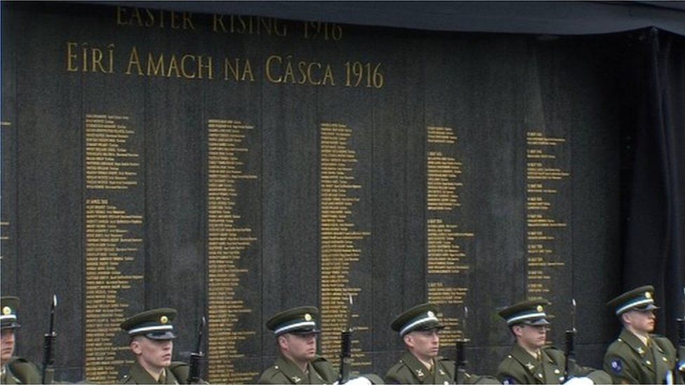 Easter Rising: Remembrance wall unveiled in Glasnevin Cemetery - BBC News