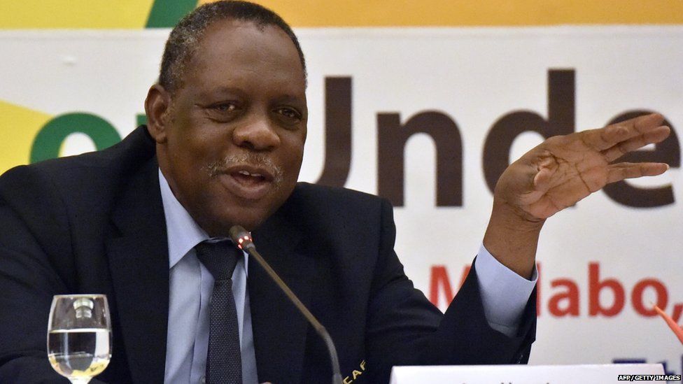 Who is Fifa's new boss Issa Hayatou? - BBC News