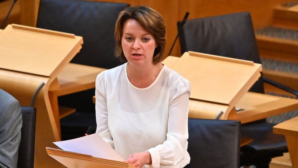 MSP mums want Holyrood to be more family friendly - BBC News