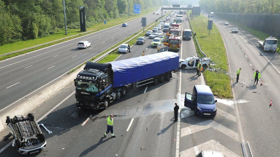 Man seriously injured in M62 crash near Liverpool - BBC News