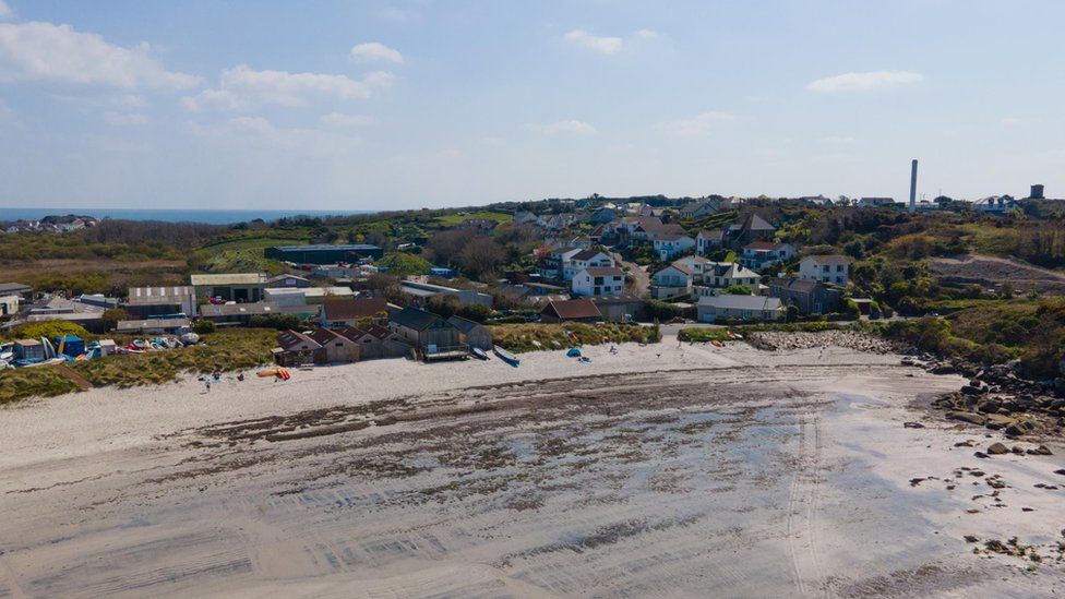Warning over Isles of Scilly sea defence works - BBC News