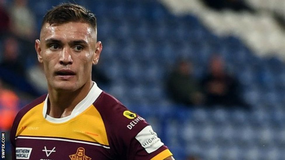 Danny Levi: Huddersfield Giants release hooker 12 months early on ...
