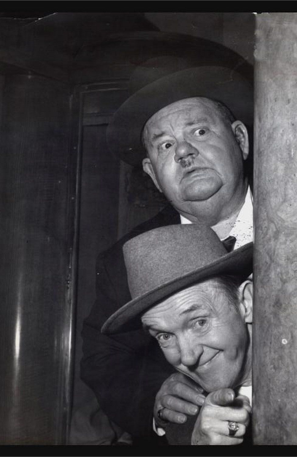 Letters written by Ulverston-born Stan Laurel to be auctioned - BBC News