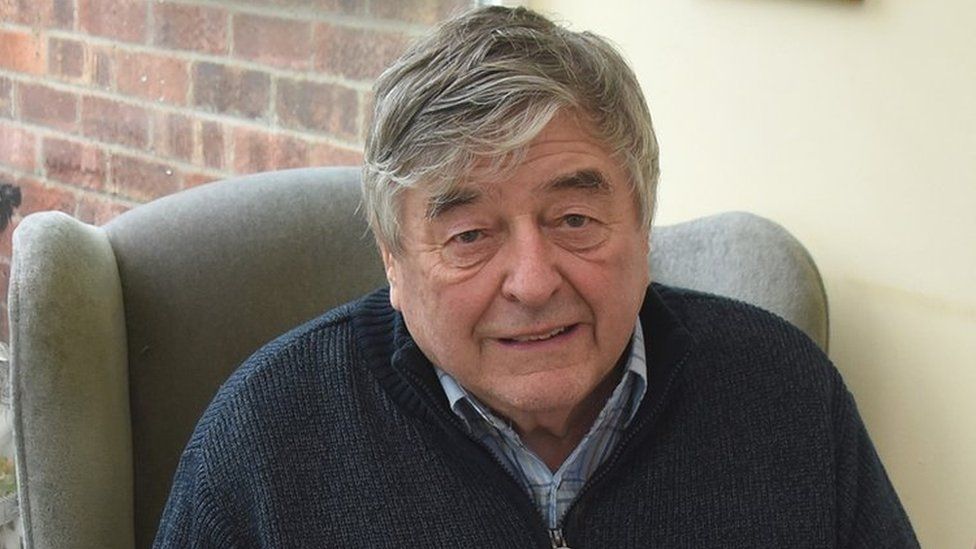 Norfolk council sorry for wrongly telling man he is dead - BBC News