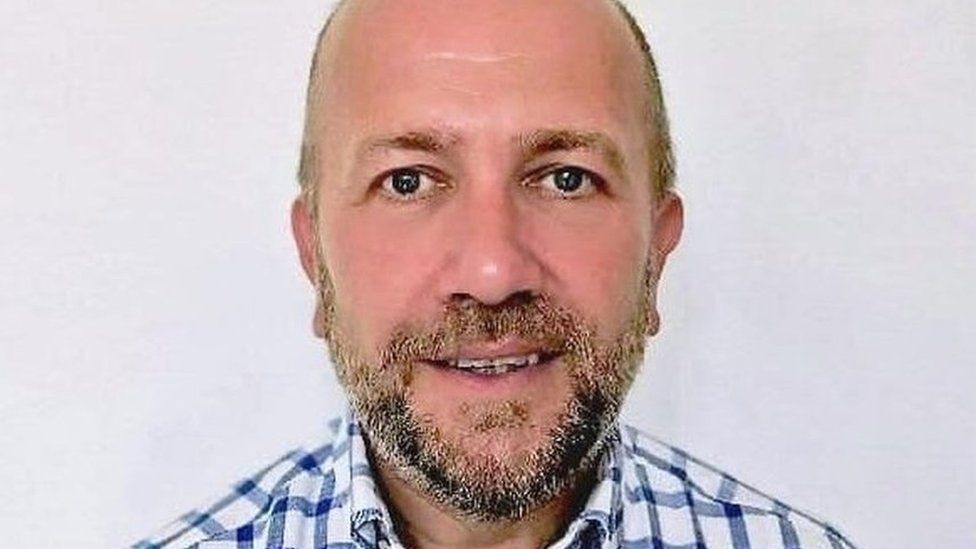 'Covid yn her ac yn gyfle i steddfodau bach' - BBC Cymru Fyw