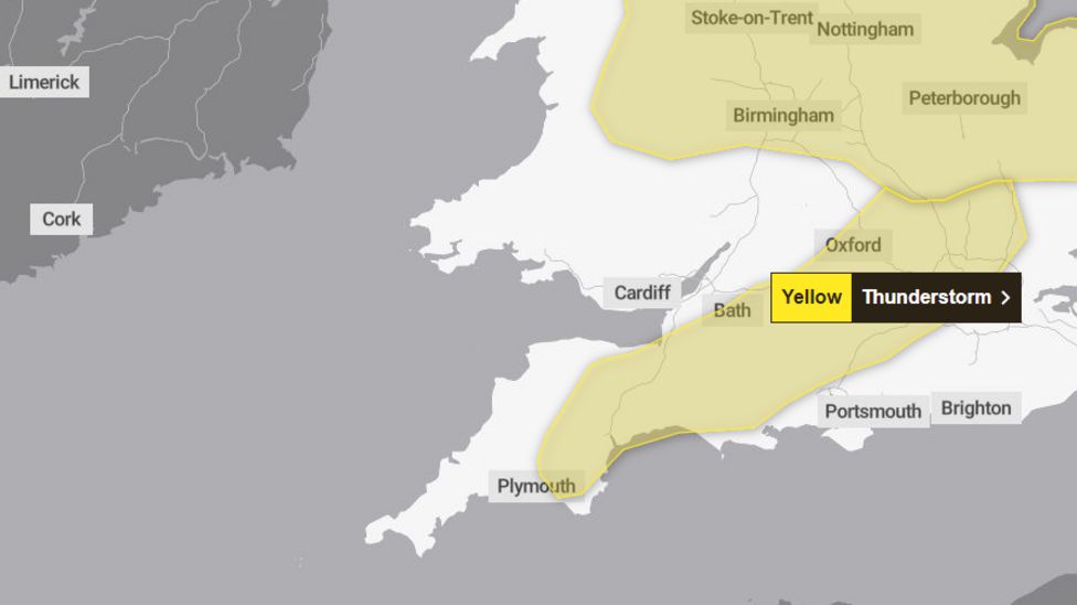 Met Office issues yellow thunderstorm warning for Devon - BBC News