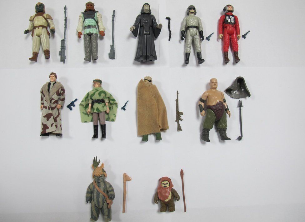Complete Star Wars collection sold for £2,500 - BBC News