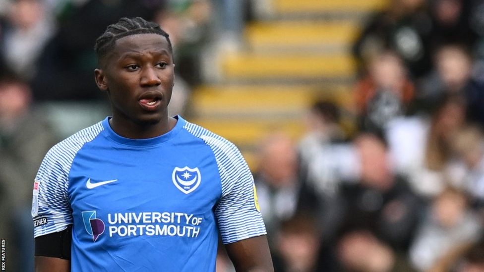 Di'Shon Bernard: Sheffield Wednesday sign ex-Manchester United defender ...