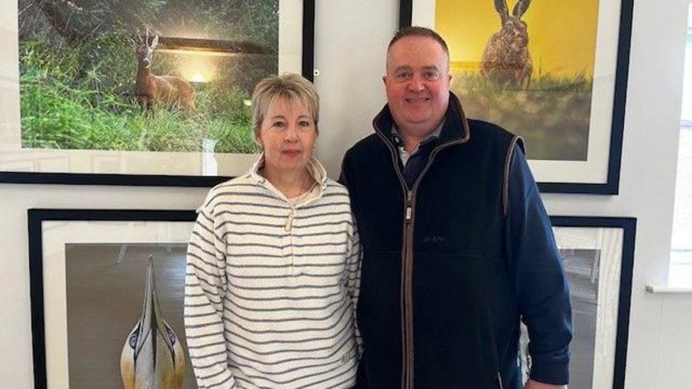 Sledmere House exhibits photos by Elise Thomas killed in crash - BBC News