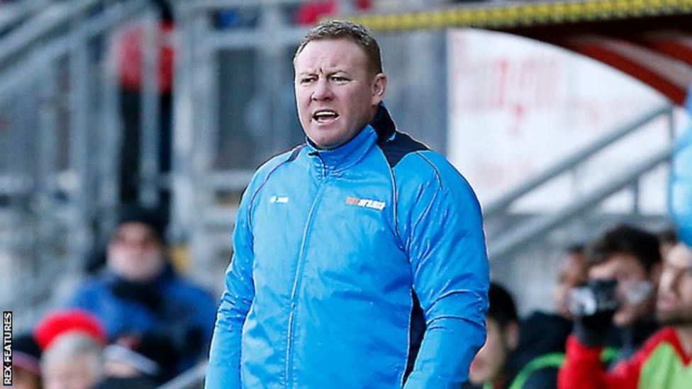 Steve Watson: Gateshead manager signs new contract on despite reduced ...