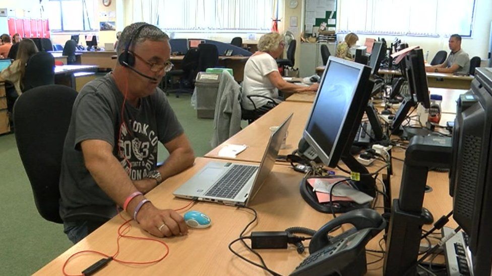 Coronavirus: Contact tracing 'a steep learning curve' - BBC News