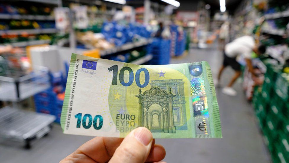 Costau Byw: sut mae gwledydd Ewrop yn ymateb? - BBC Cymru Fyw