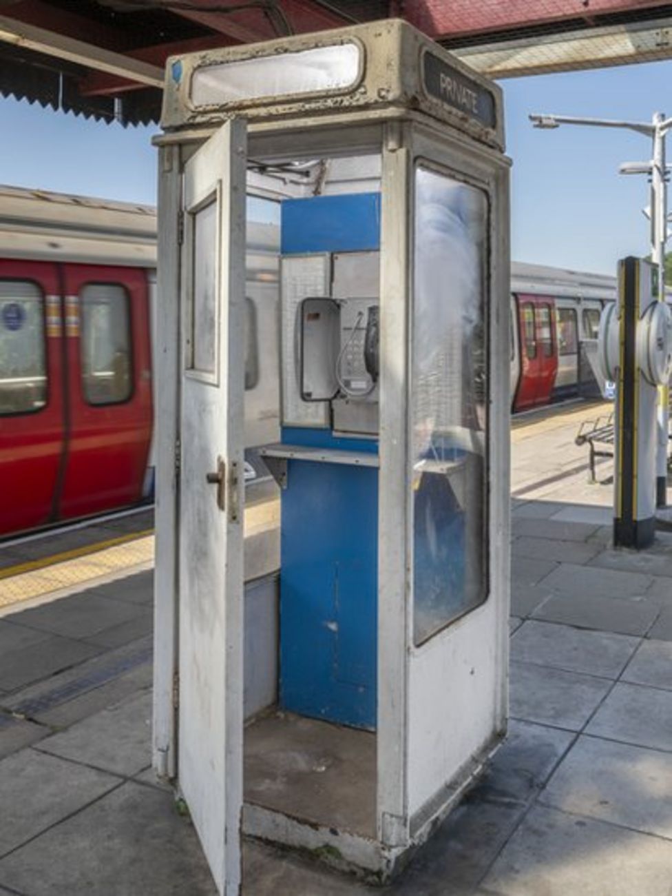 London Underground: Platform phone boxes given listed status - BBC News