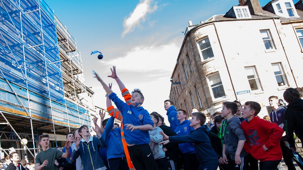 In pictures: Jedburgh ba' game - BBC News