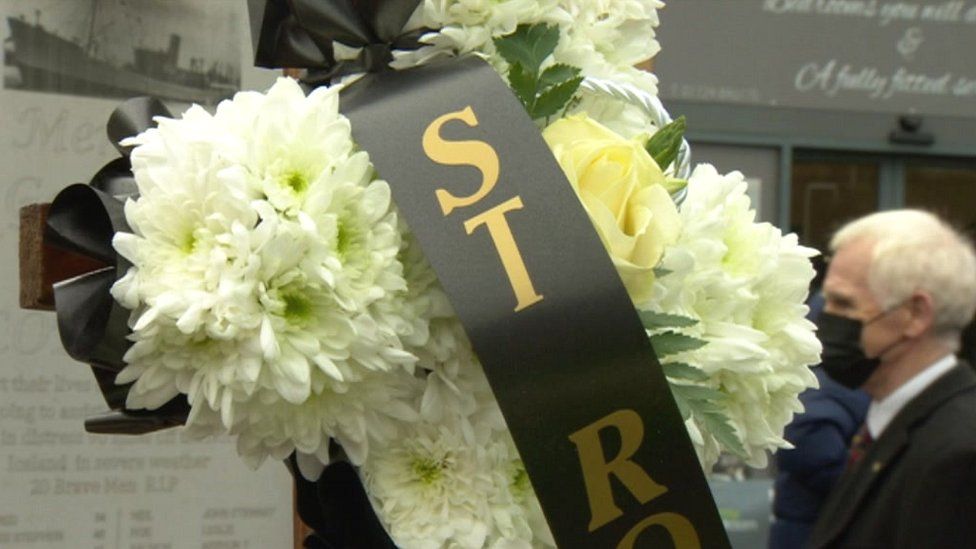 Hull's lost trawlermen remembered in ceremony - BBC News