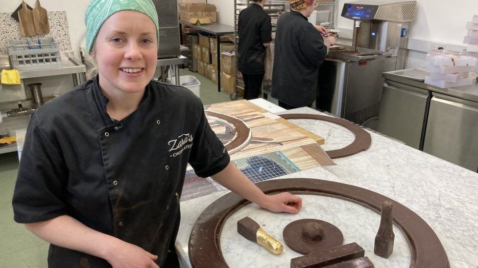 Bristol chocolate art project inspired by local culture - BBC News