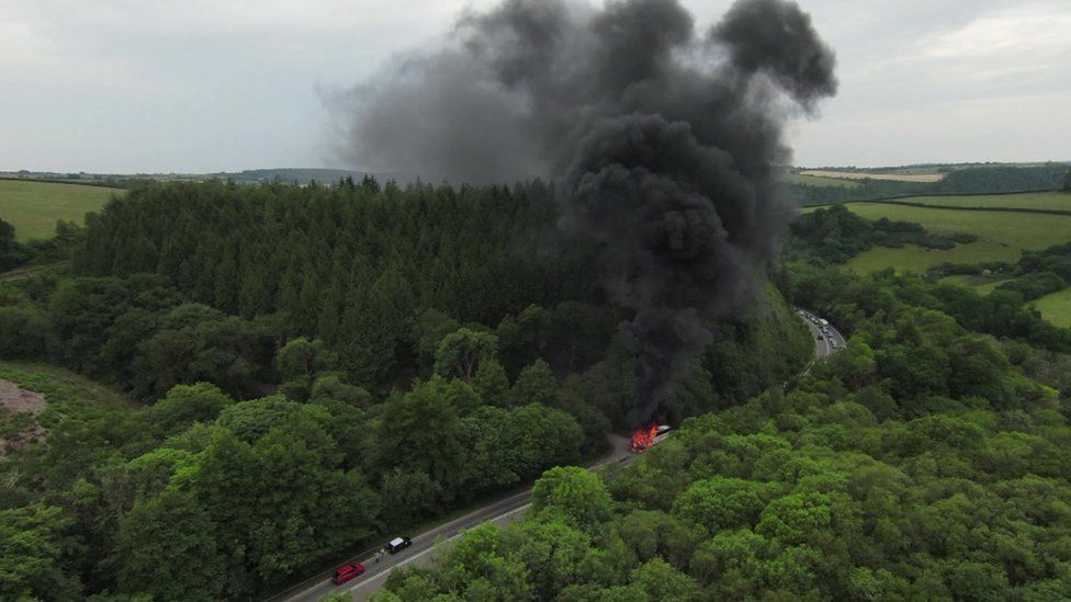 Coach fire closes A38 in Cornwall - BBC News