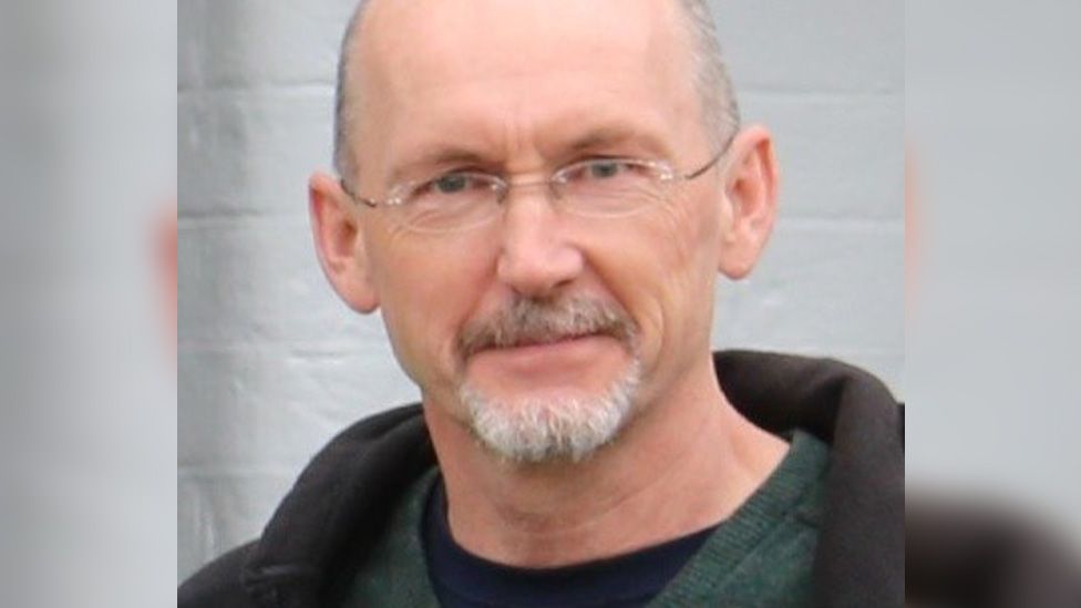 Elections 2021: Essex campaigner calls for better lighting - BBC News