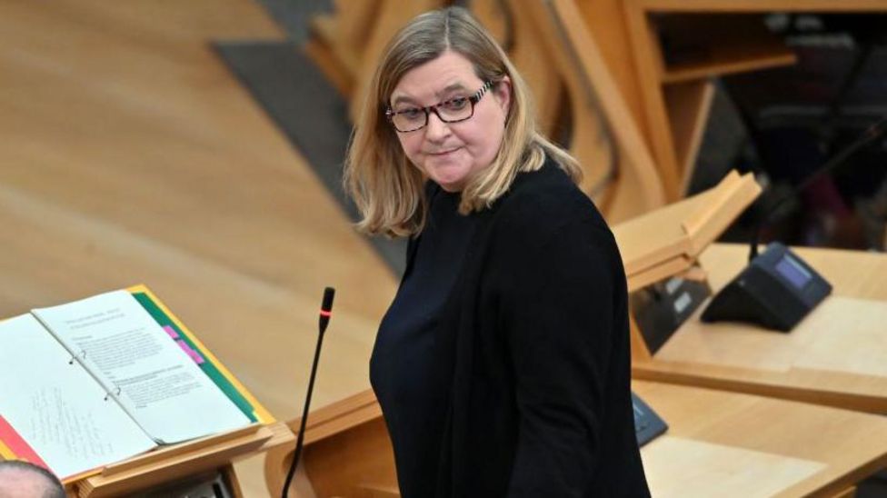 Green co-leader will quit if party ends power-sharing deal - BBC News